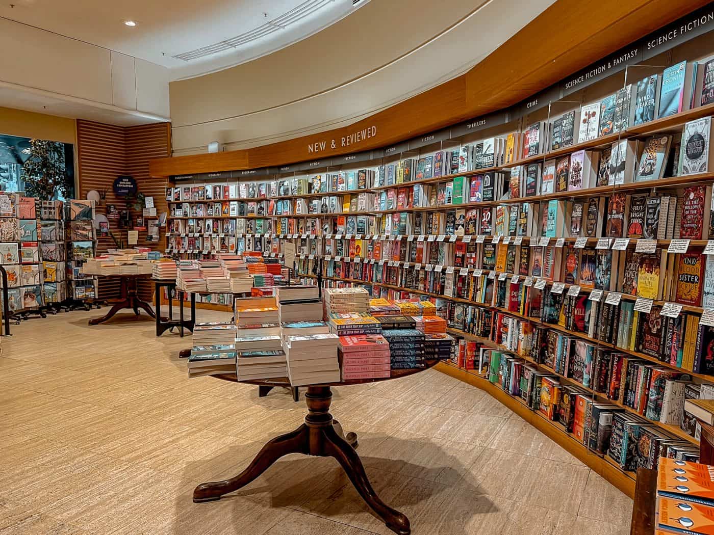 Biggest Bookstore In Europe - Peek Inside Waterstones Piccadilly!