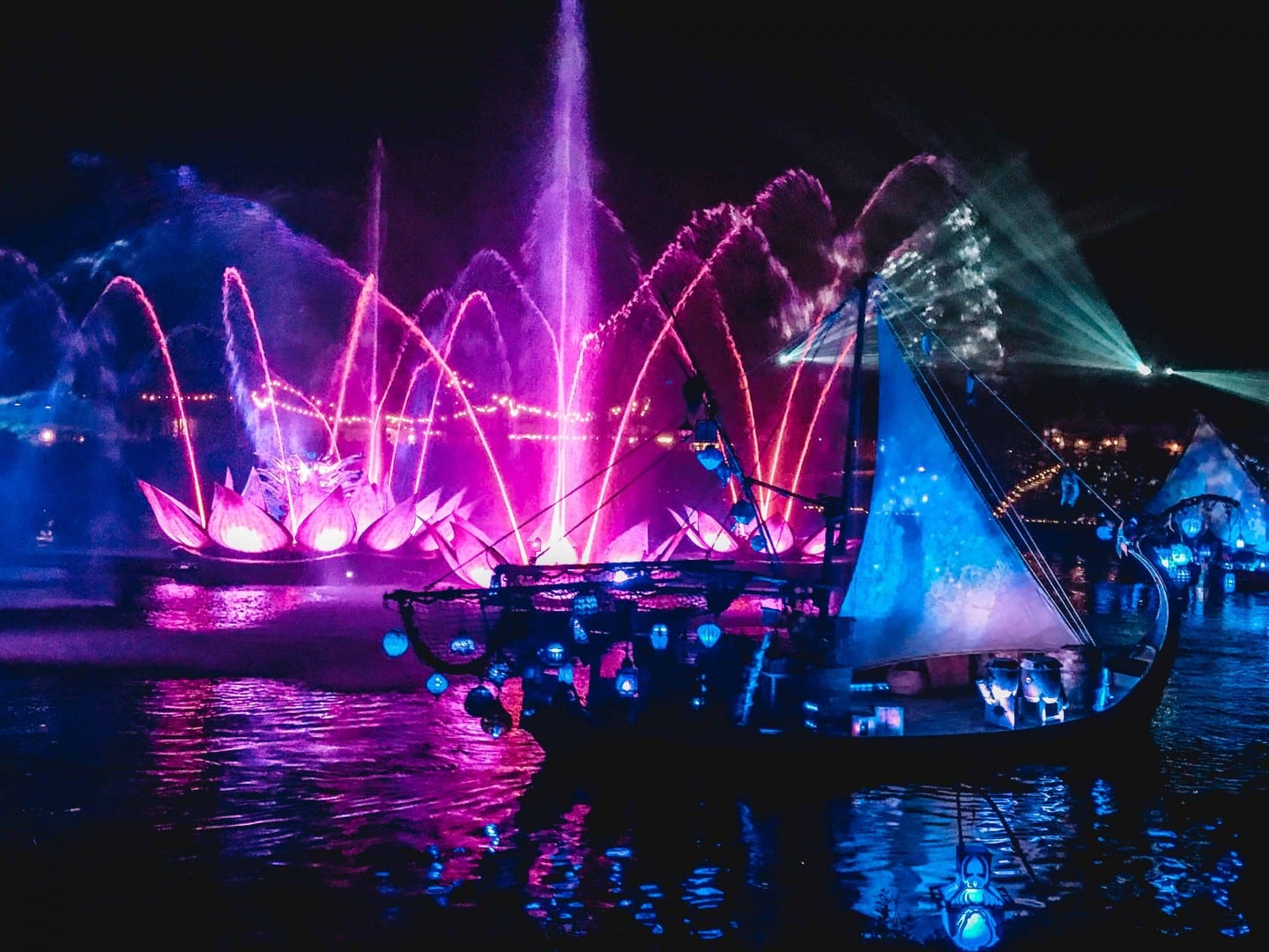 12 Must See Shows At Walt Disney World - You Cannot Miss These!