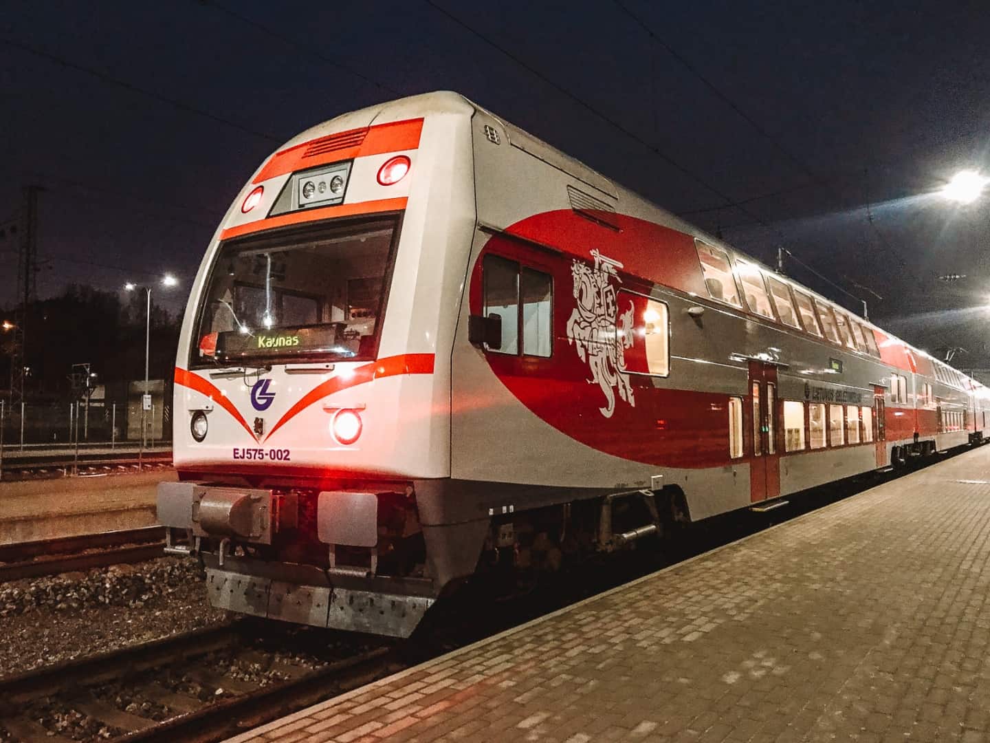 Vilnius To Trakai - 5 Ways To Get There By Bus, Train, Car Or Tour